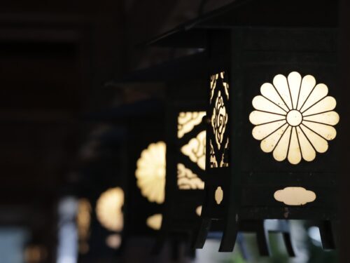 Kuro (黒): a color for sacredness and mundanity. - Color One